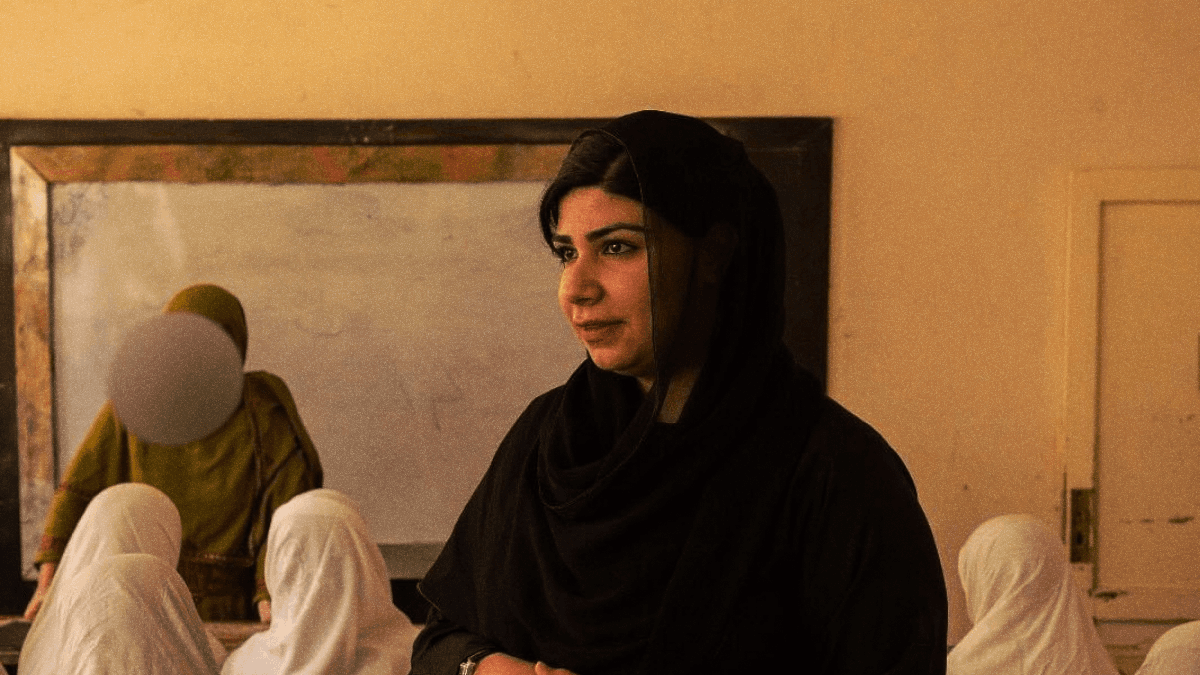Meet Pashtana Durrani, the activist teaching Afghan girls to read ...